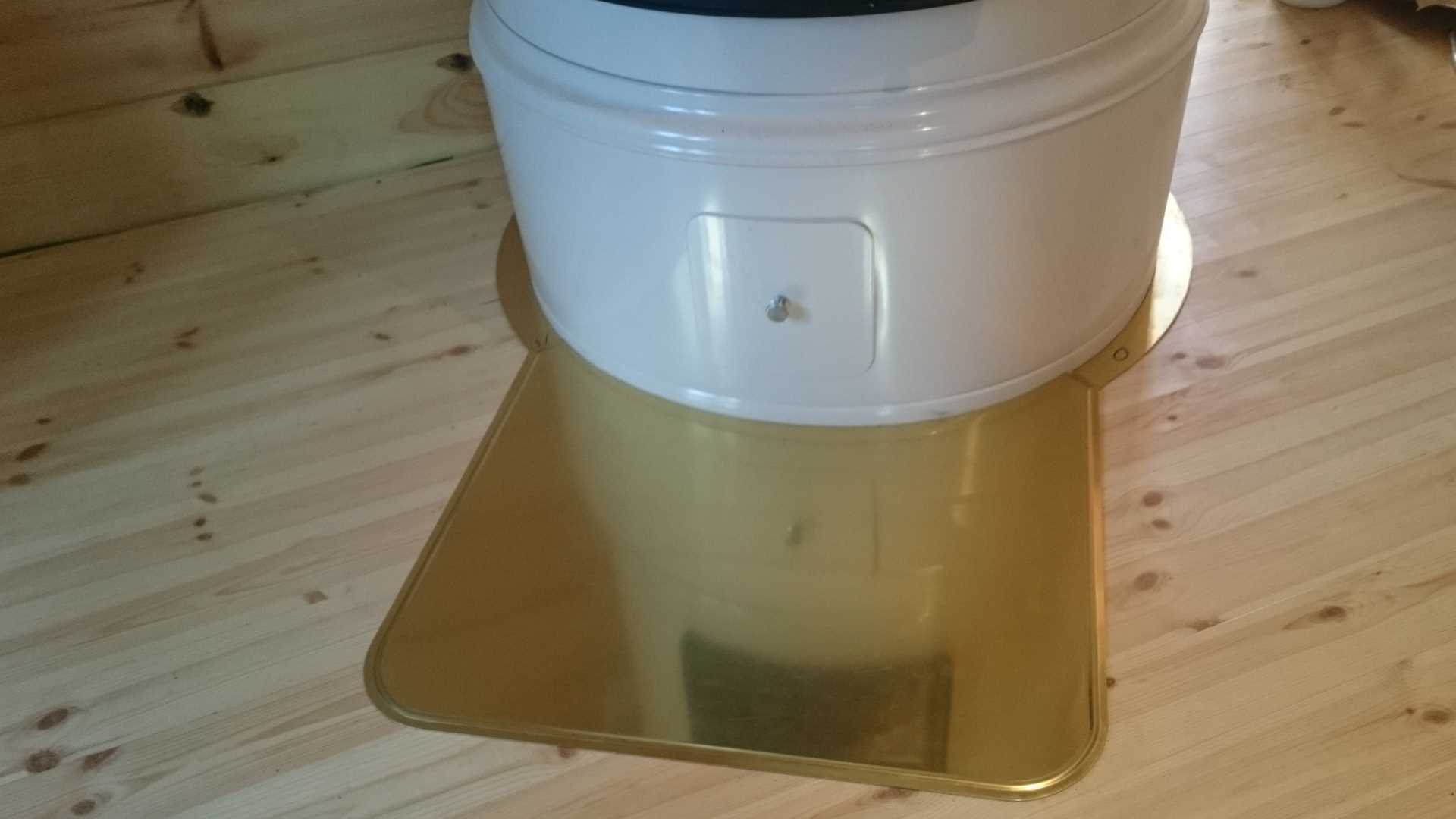 Pönttöuunin eduspelti - Peltisepänliike K. Laine Oy